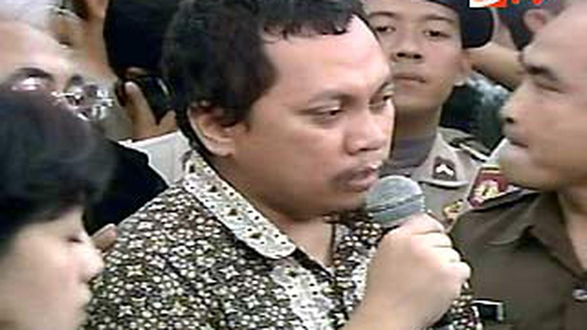 Gayus: Satgas Baik, Denny Tidak Baik