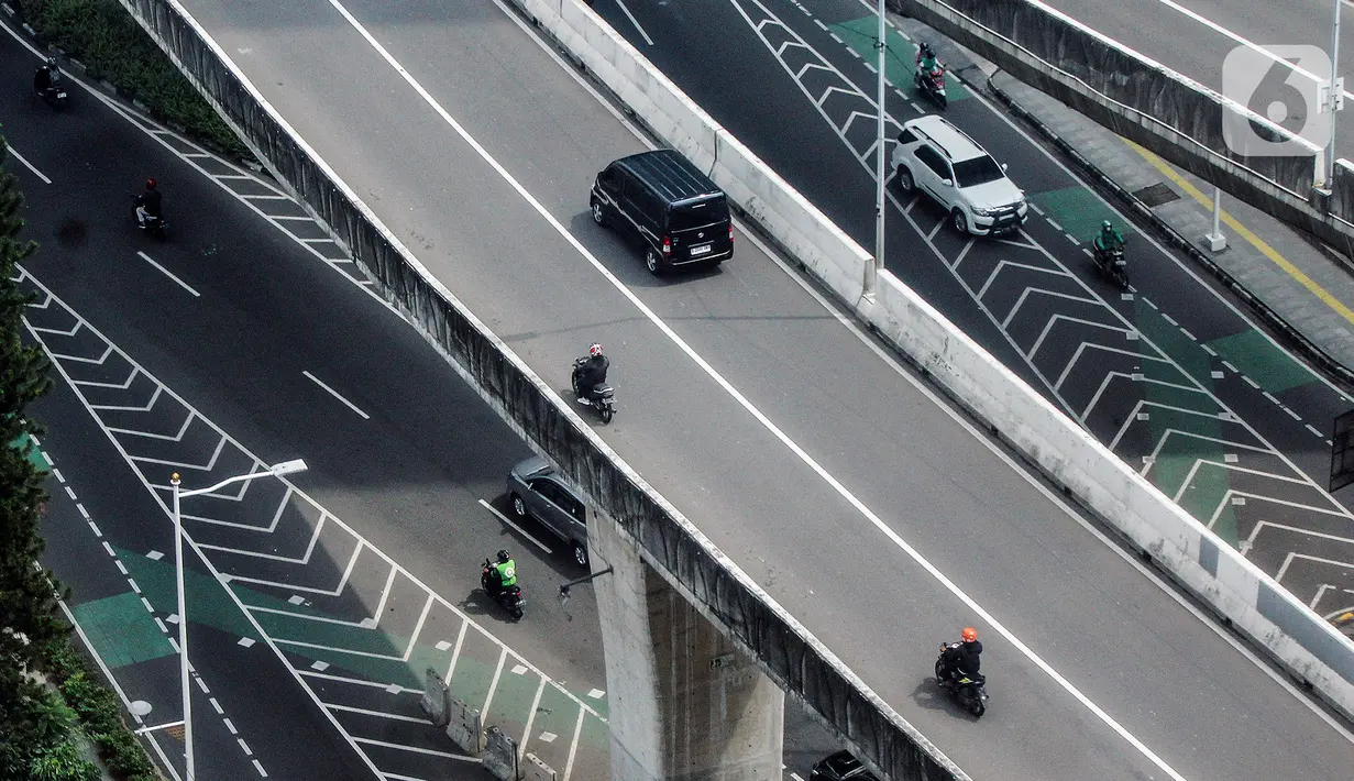 Berbahaya!, Pengendara Motor Masih Nekat Lewat JLNT Casablanca - Foto ...