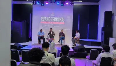 4 Respons Wamenaker, Menaker, hingga Istana Terkait Viral Tagar Kabur Aja Dulu - News Liputan6.com