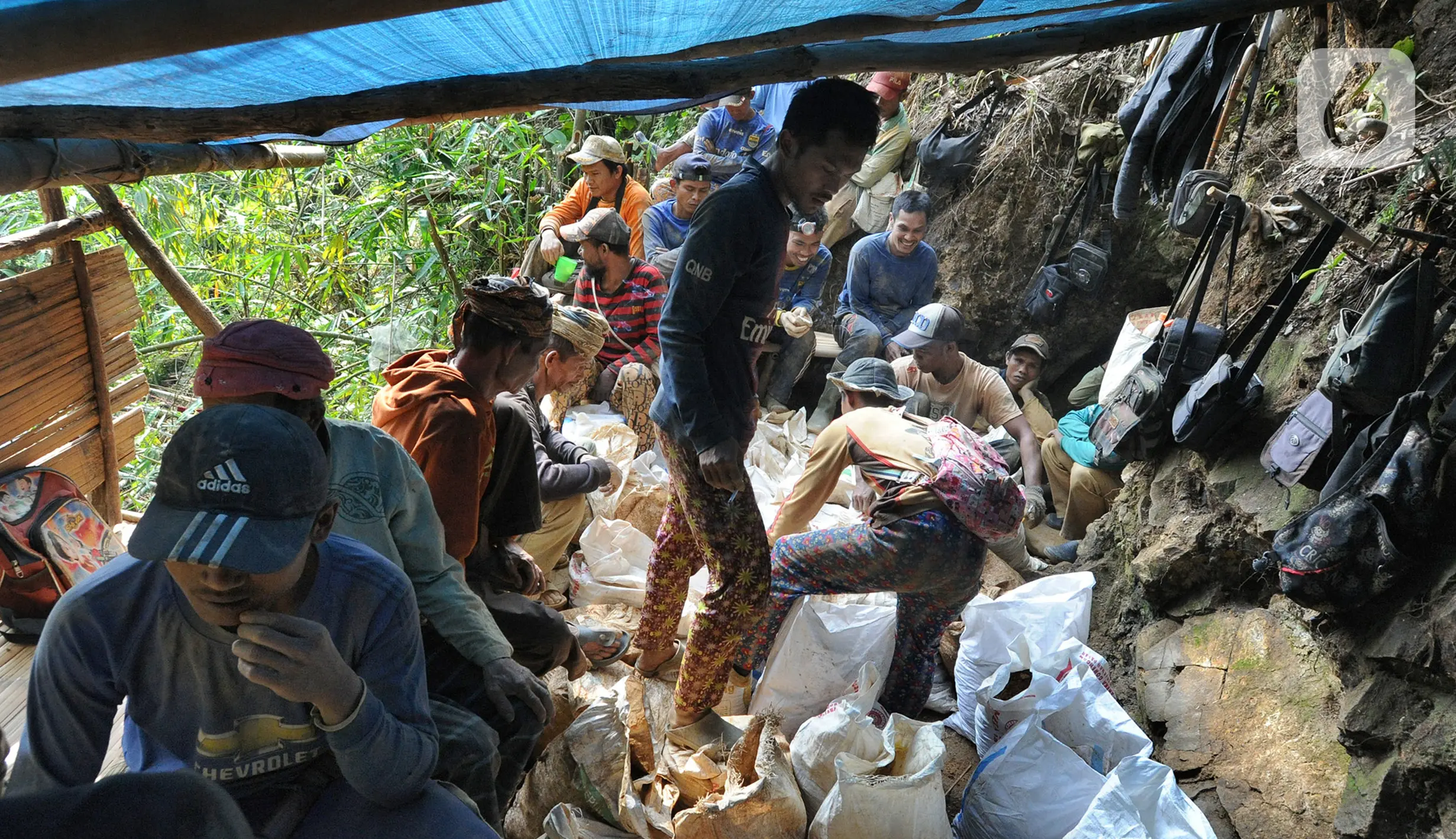 FOTO: [CERITA] Kehidupan Penambang Emas di Citorek - Foto Liputan6.com