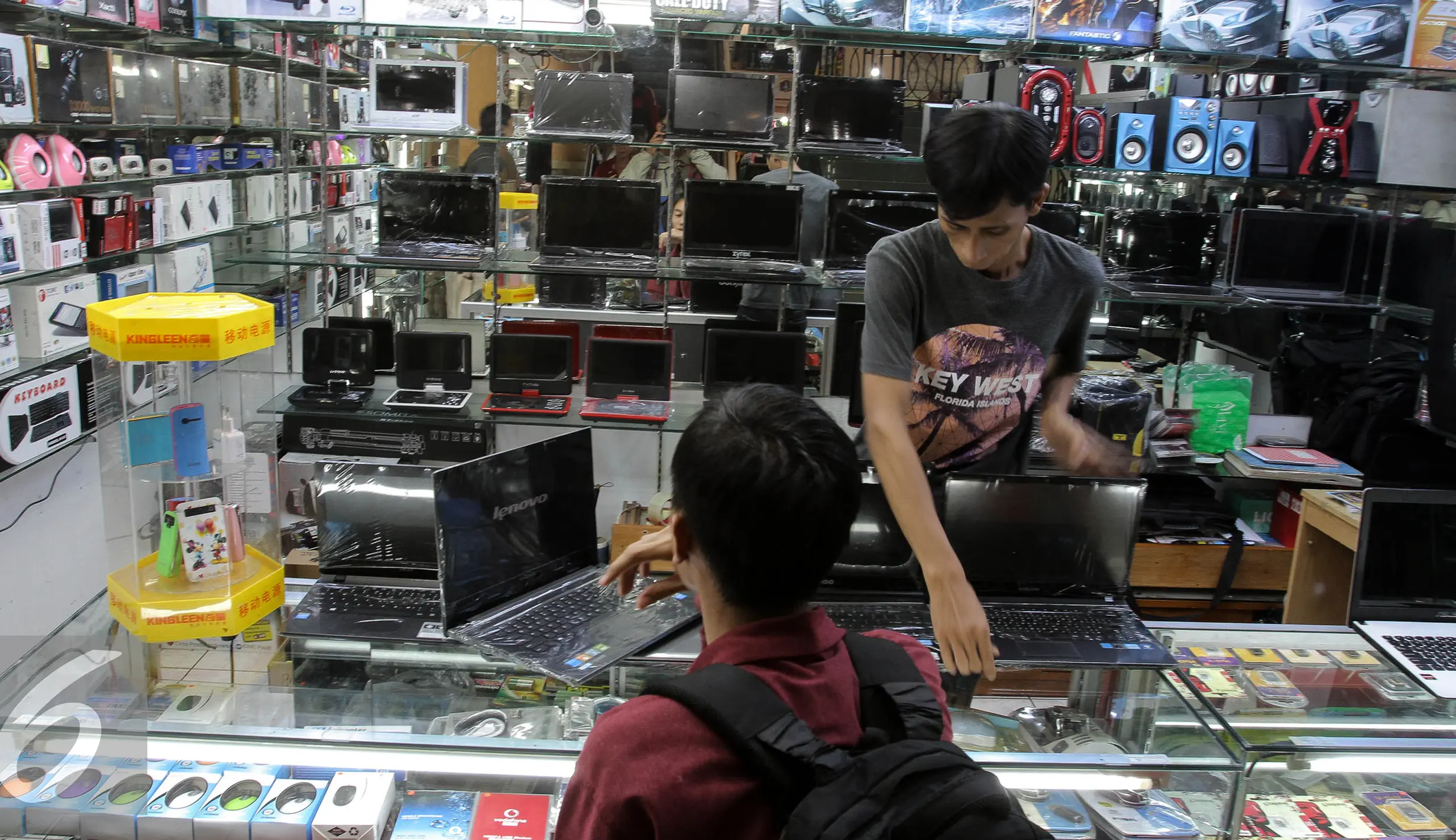 Dollar Naik, Penjualan Barang Elektronik Menurun - Foto Liputan6.com