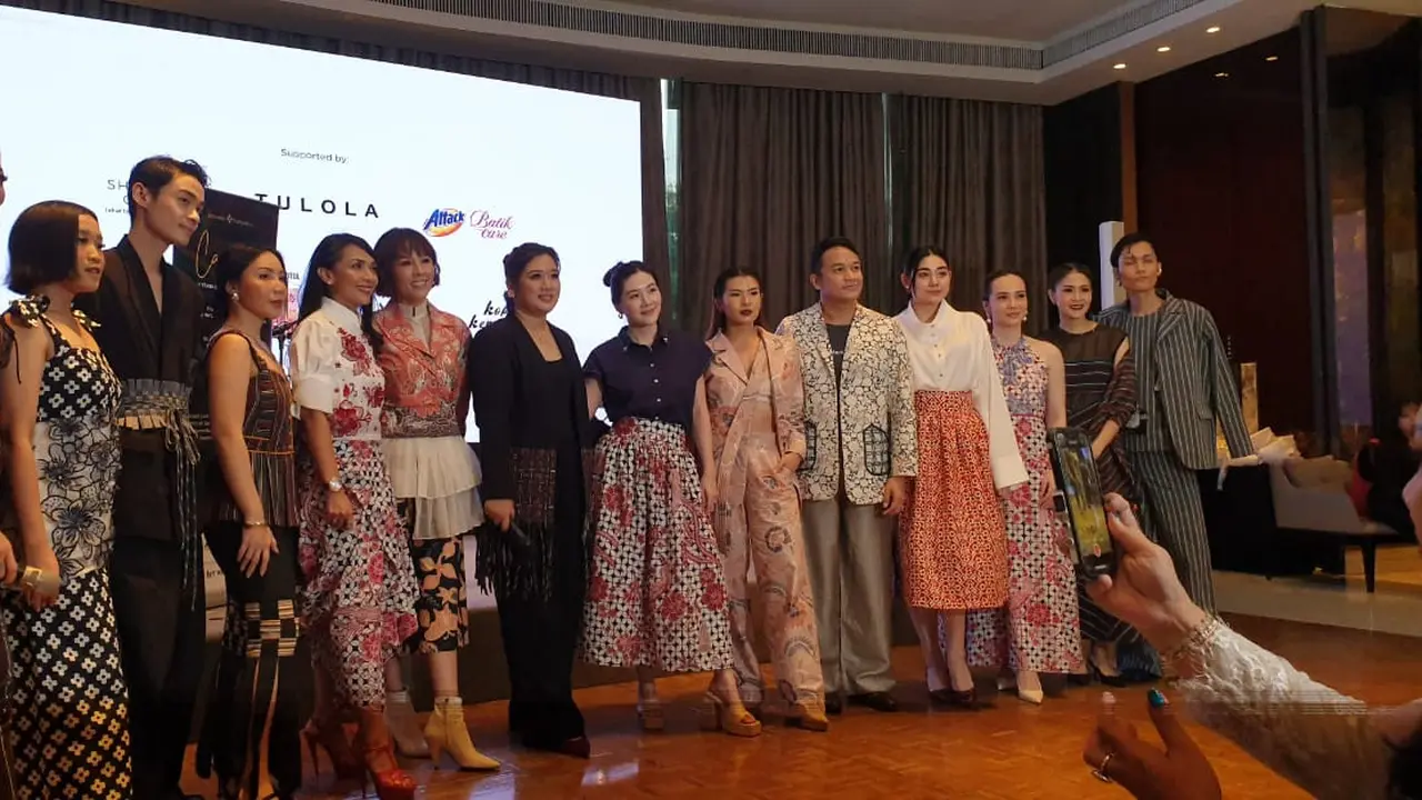 Desainer Amanda Hartanto Pamer Koleksi Lurik Buatan Tangan, Ajak ...