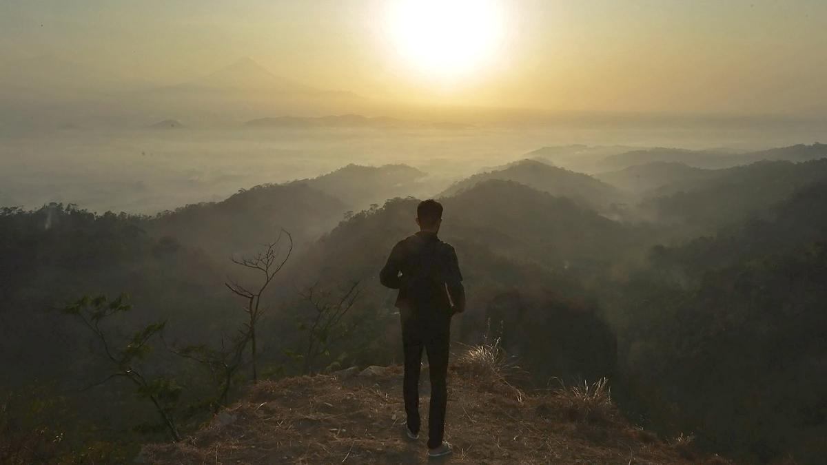 Rekahan Pagi Bukit Gondopurowangi - Photo Fimela.com