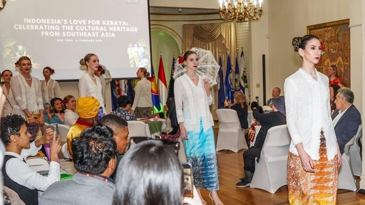 Mengenal Kebaya Noni dari Sulawesi Utara yang Membuat Kagum di Panggung ...