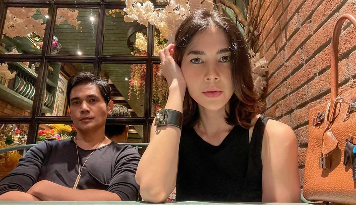 Didokan Lekas ke Pelaminan, Ini Potret Tyo Nugros dan Dee Adnan saat Liburan - Foto Liputan6.com