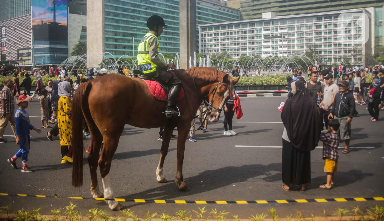FOTO: Polisi Berkuda Sedot Perhatian Pengunjung CFD