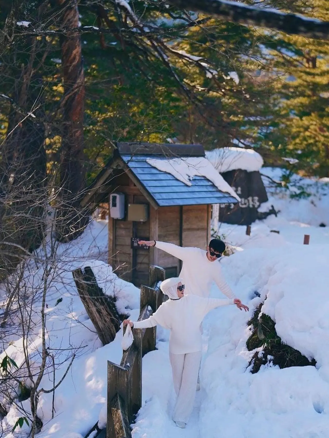 12 Inspirasi Foto Mesra Tanpa Bersentuhan Ala Dinda Hauw dan Rey Bayang ...