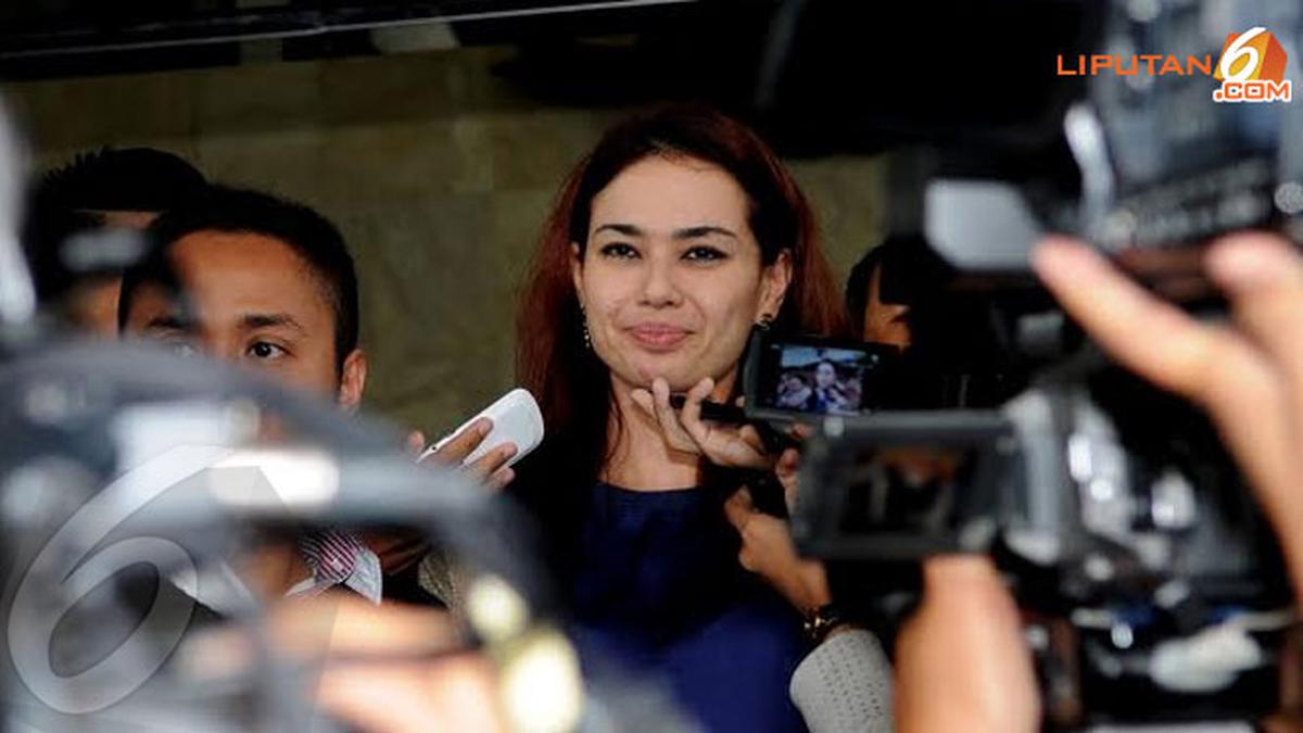 Selain Mobil, Apa yang Diterima Catherine Wilson dari Wawan? - ShowBiz ...