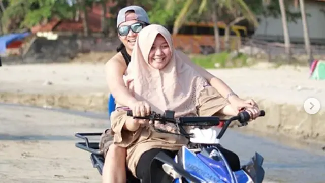 Potret Penyanyi Sulis yang Jarang Tersorot Bersama Suami - ShowBiz ...