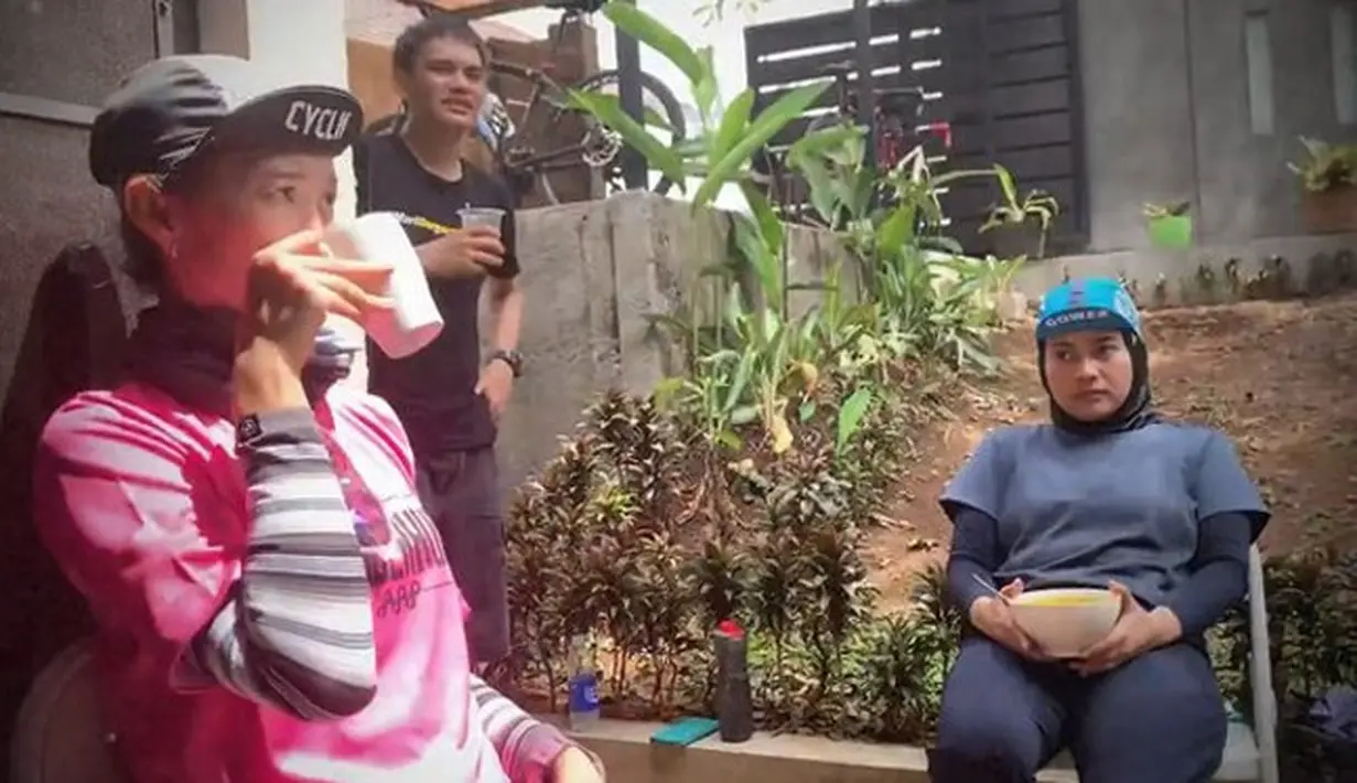 Jarang Tersorot, 9 Potret Rumah Ikke Nurjanah, Nyaman dan Asri - Photo Fimela.com