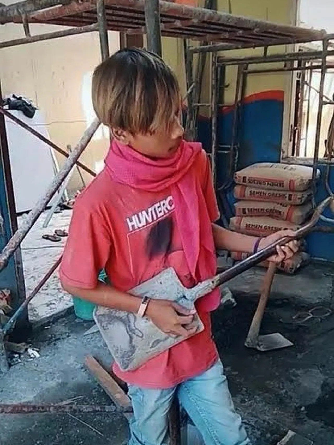 6 Aksi Kuli Bangunan Tidak Berfaedah Ini Bikin Geleng Kepala Hot 