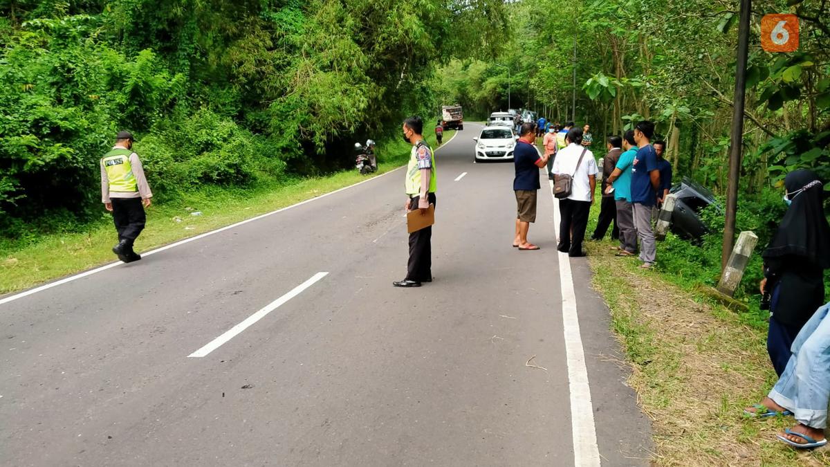 Kronologi Kecelakaan Beruntun di Gunung Pegat - Regional Liputan6.com