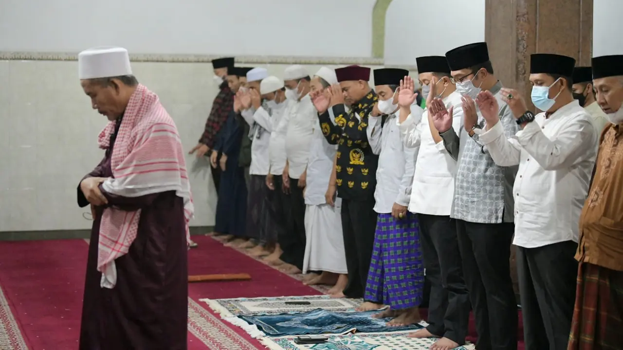 Bacaan Sholat Subuh Lengkap Menurut Muhammadiyah dan NU, Panduan Detail ...