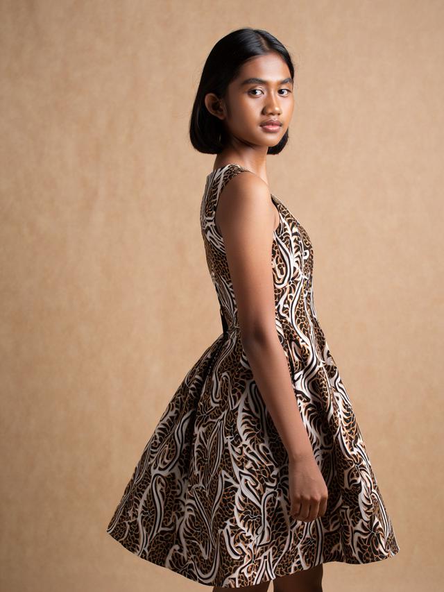 11 Model Dress Batik A Line Terbaru 2025, Tampil Elegan di Setiap Momen