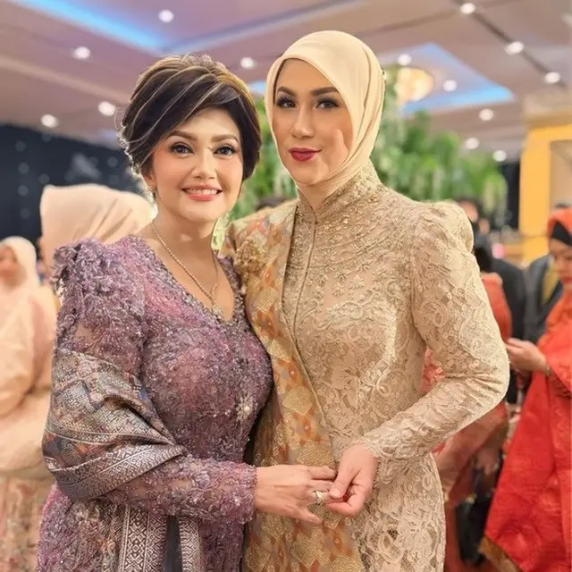 7 Potret Bella Saphira Pakai Kebaya, Penampilannya saat Acara Mantu Anak Curi Perhatian ...