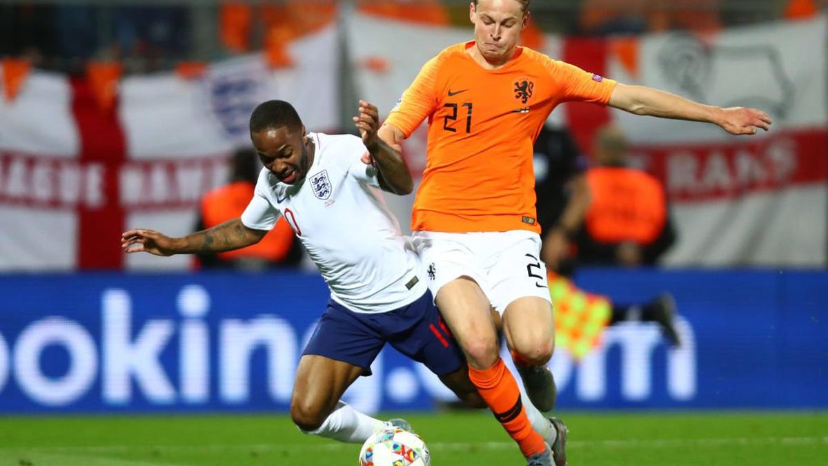 Menurut Jamie Redknapp, Frenkie de Jong adalah Gelandang Terbaik di ...