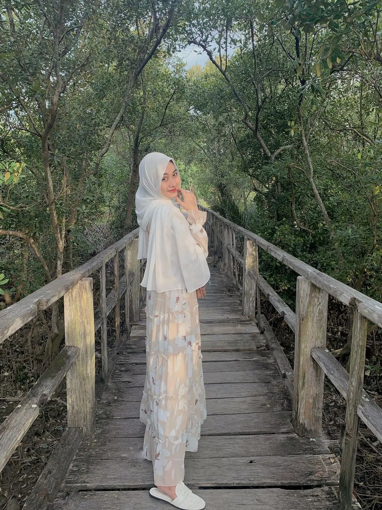 6 Potret Nafha Firah Tunangan Mamat Alkatiri, Berawal dari Fans Melaju ...