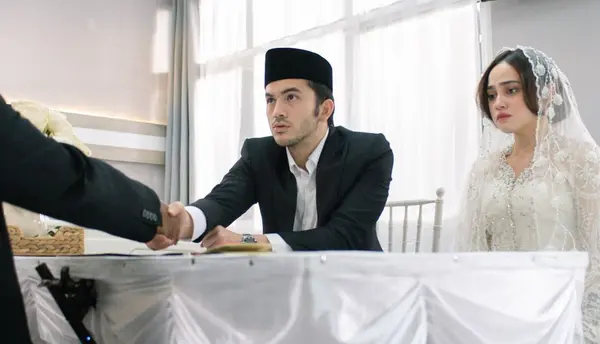 Profil Ning Khansa Mariska, Istri Gus Azmi Vokalis Grup Hadroh Subbanul ...