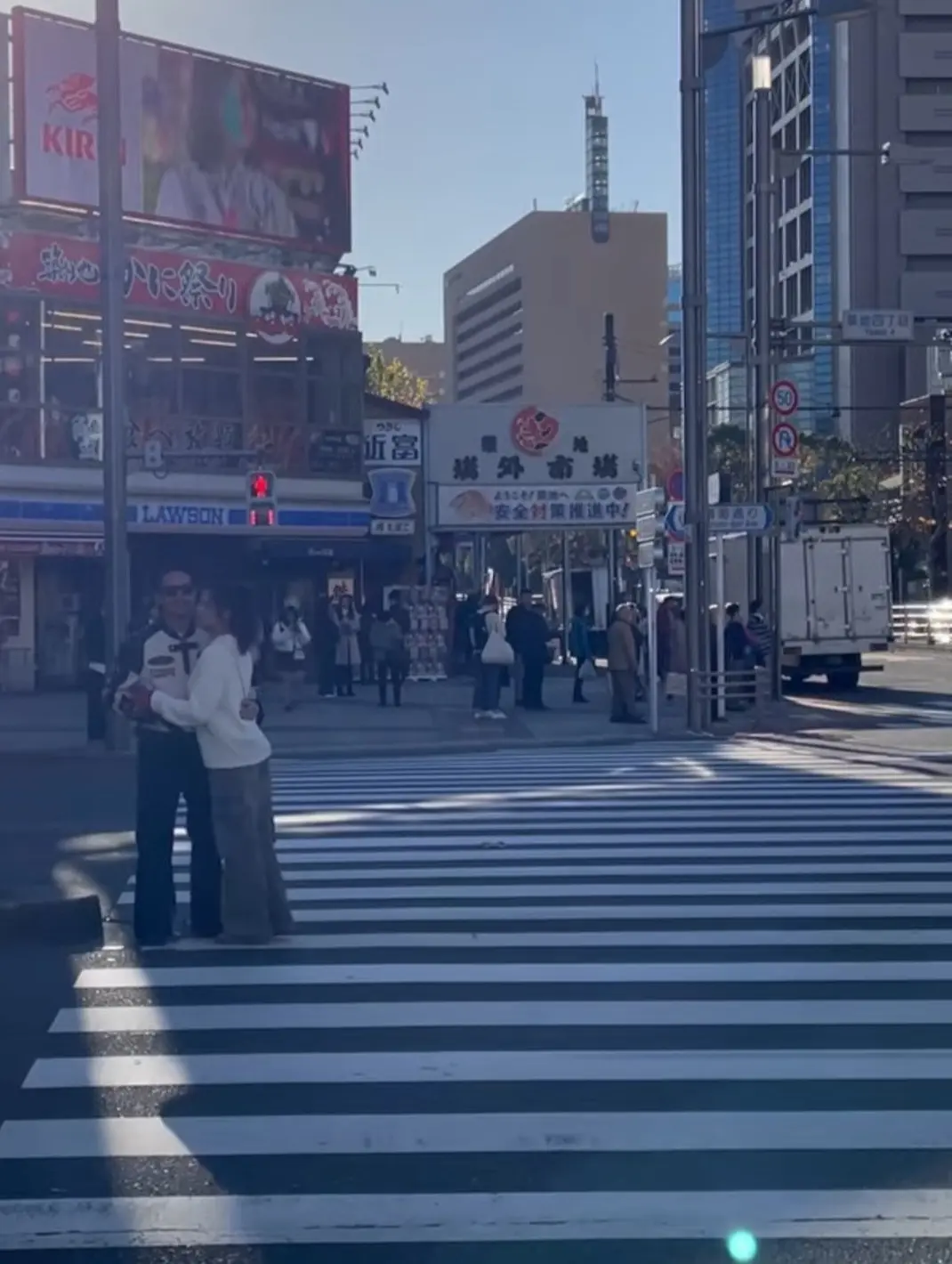 6 Potret Liburan Jefri Nichol dan Maria Theodore di Jepang, Mesra Bikin ...