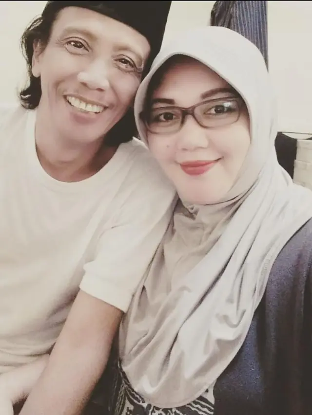 7 Potret Kesederhanaan Mandra dan Istri Usai 26 Tahun Menikah, Sang ...