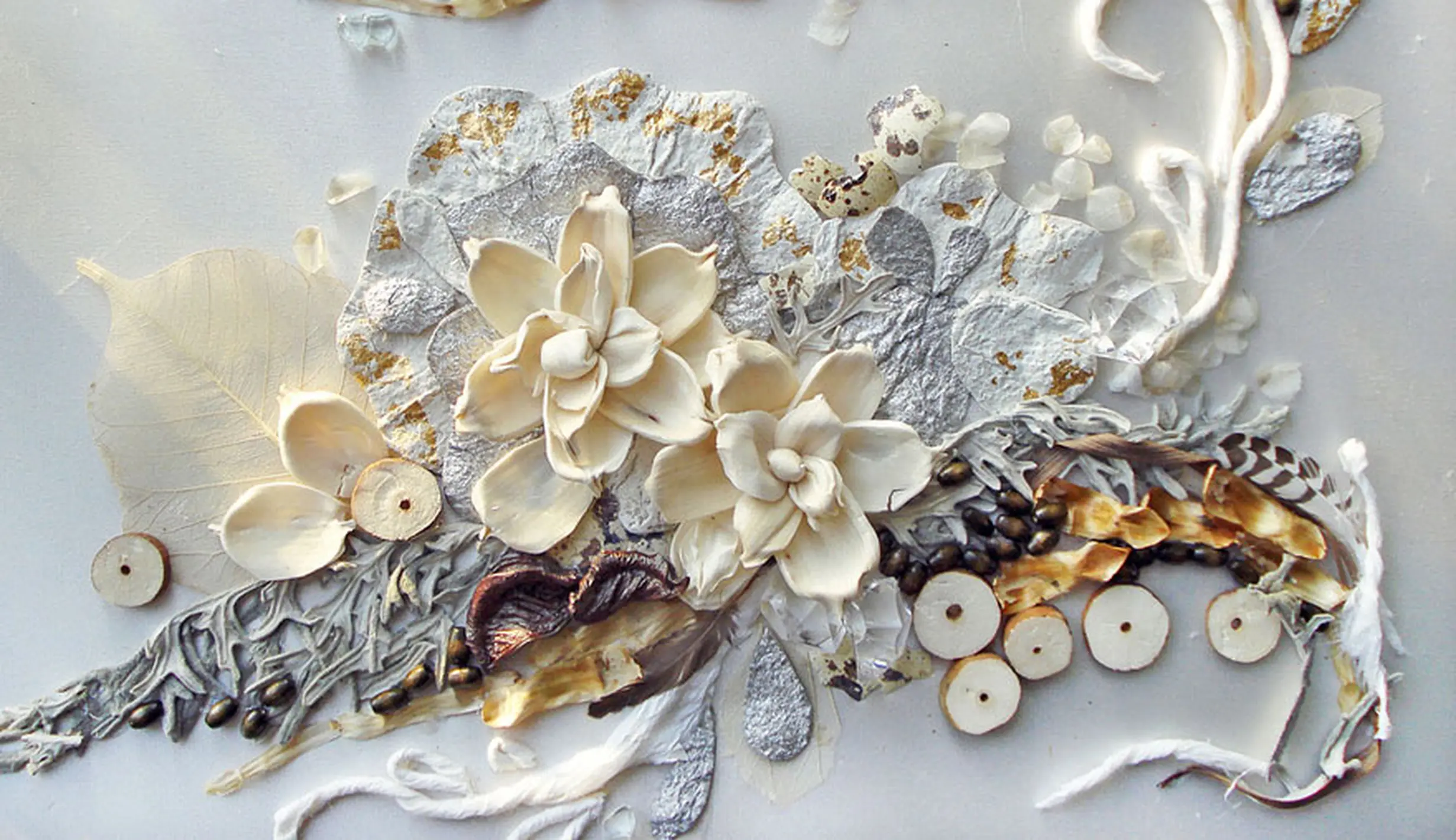 Di Tangan Wanita Ini, Sampah Bisa Jadi Kolase Bunga Super Mewah