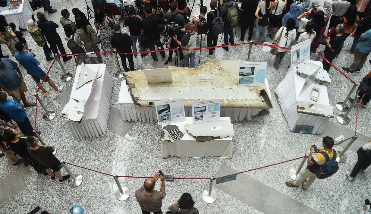 Peringatan 10 Tahun Menghilangnya Pesawat Malaysia MH370 - Foto ...
