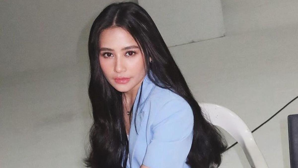 6 Tampilan Manglingi Prilly Latuconsina dengan Rambut Panjang Bergelombang dan Makeup Natural ...