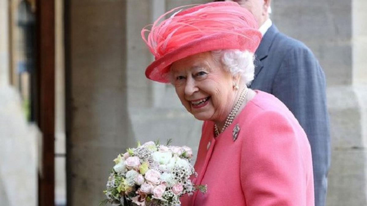 Penjaga Peti Mati Ratu Elizabeth II Pingsan di Westminster Hall