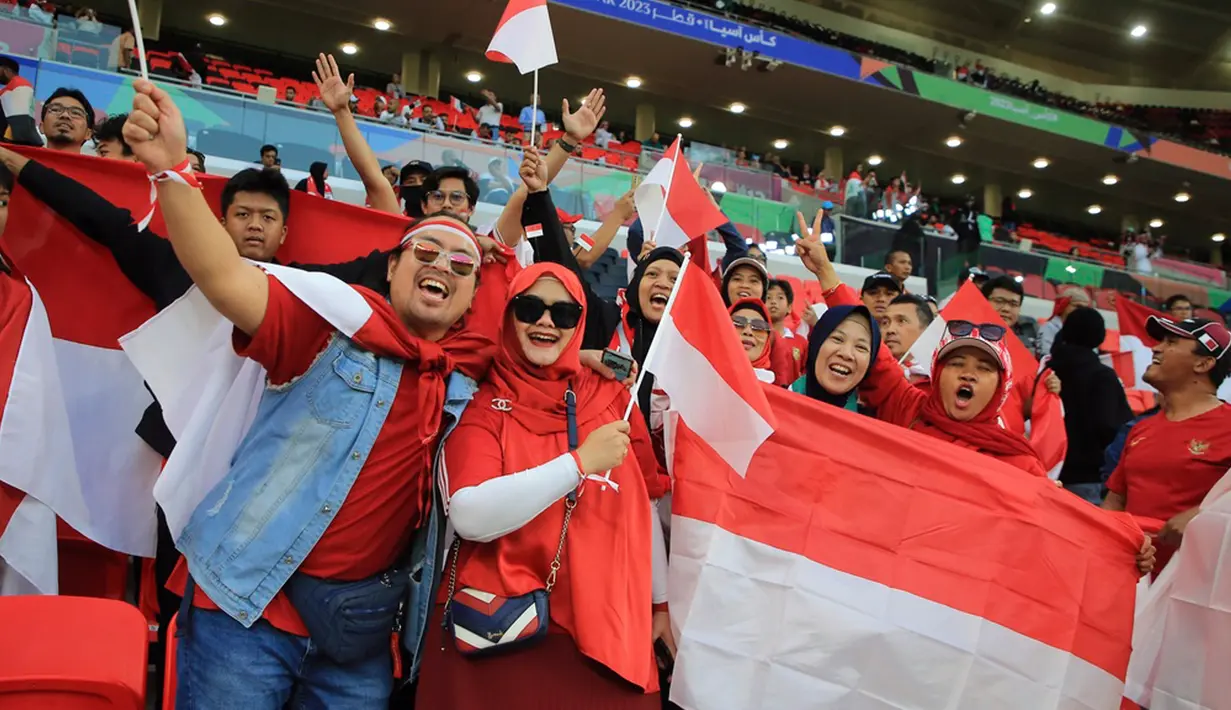 Sorak Sorai Dukungan Suporter Ramaikan Laga Piala Asia 2023 - Foto ...
