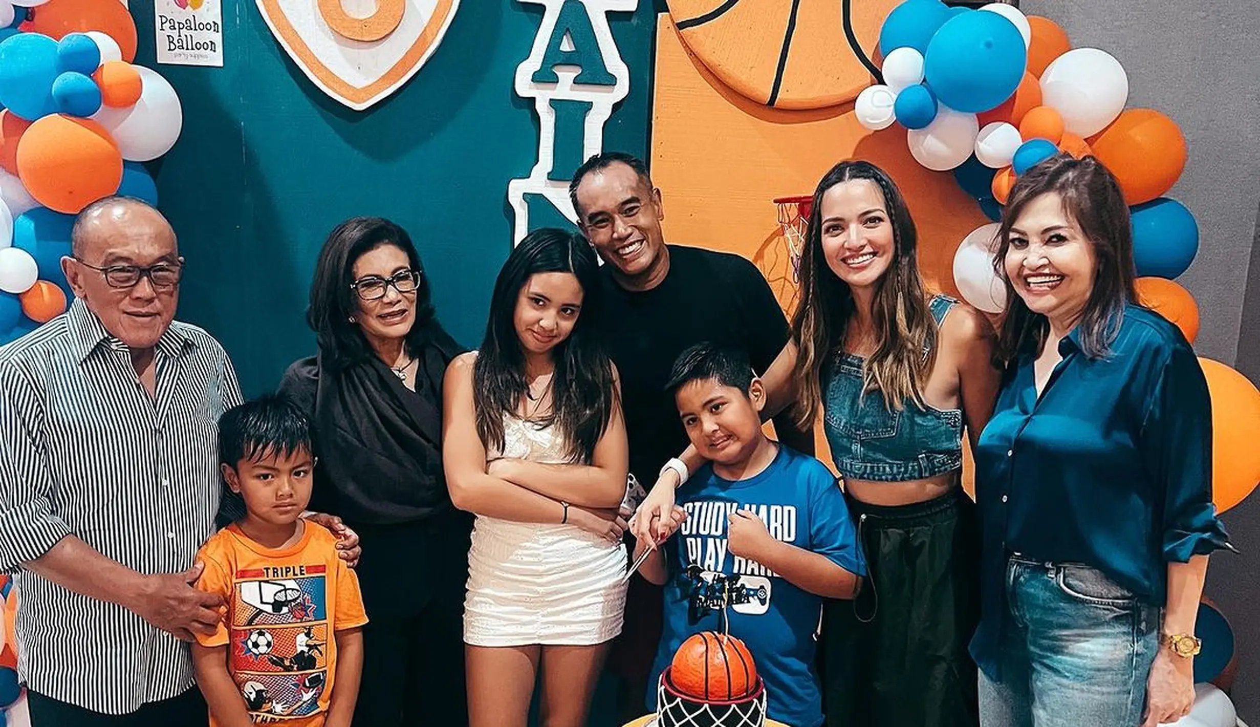 Potret Ulang Tahun Mainaka Anak Nia Ramadhani, Penampilan Mikhayla Jadi Sorotan - Photo Fimela.com