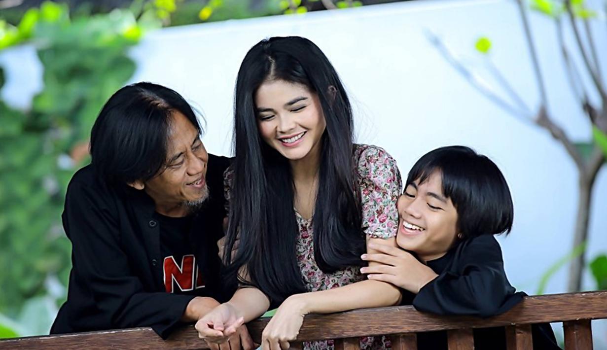 14 Tahun Menikah, Ini Potret Keluarga Epy Kusnandar dan Karina Ranau ...