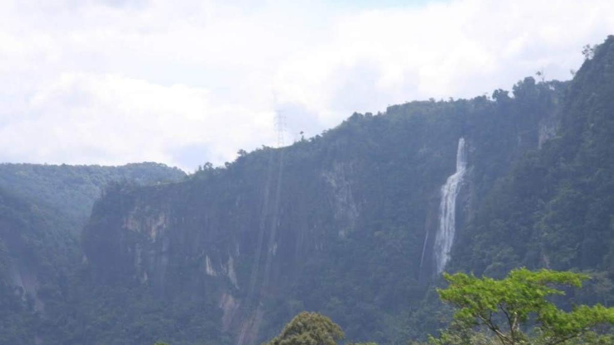 Ini 4 Air Terjun Tertinggi di Indonesia