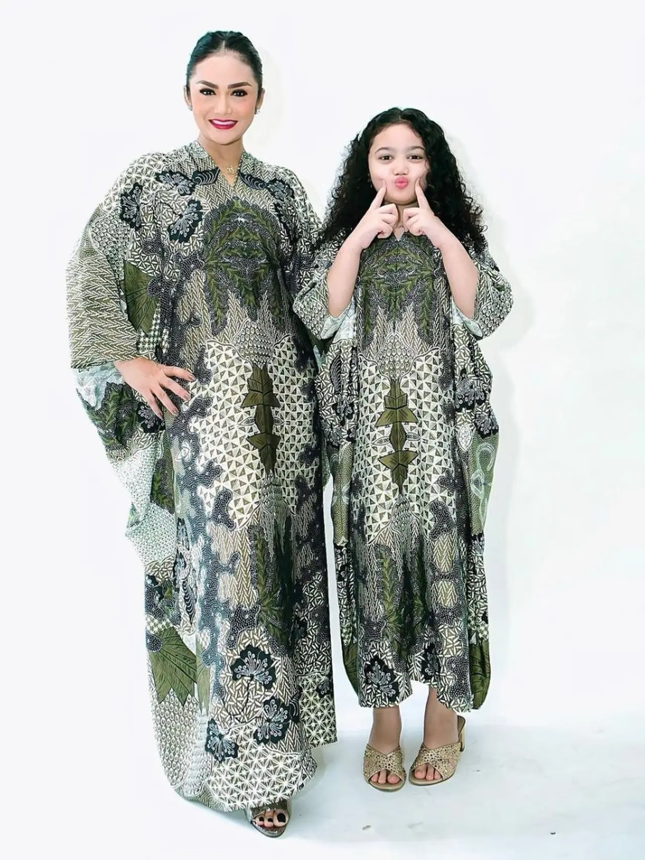 8 Inspirasi Model Dress Batik Kekinian untuk Penampilan Modis dan ...