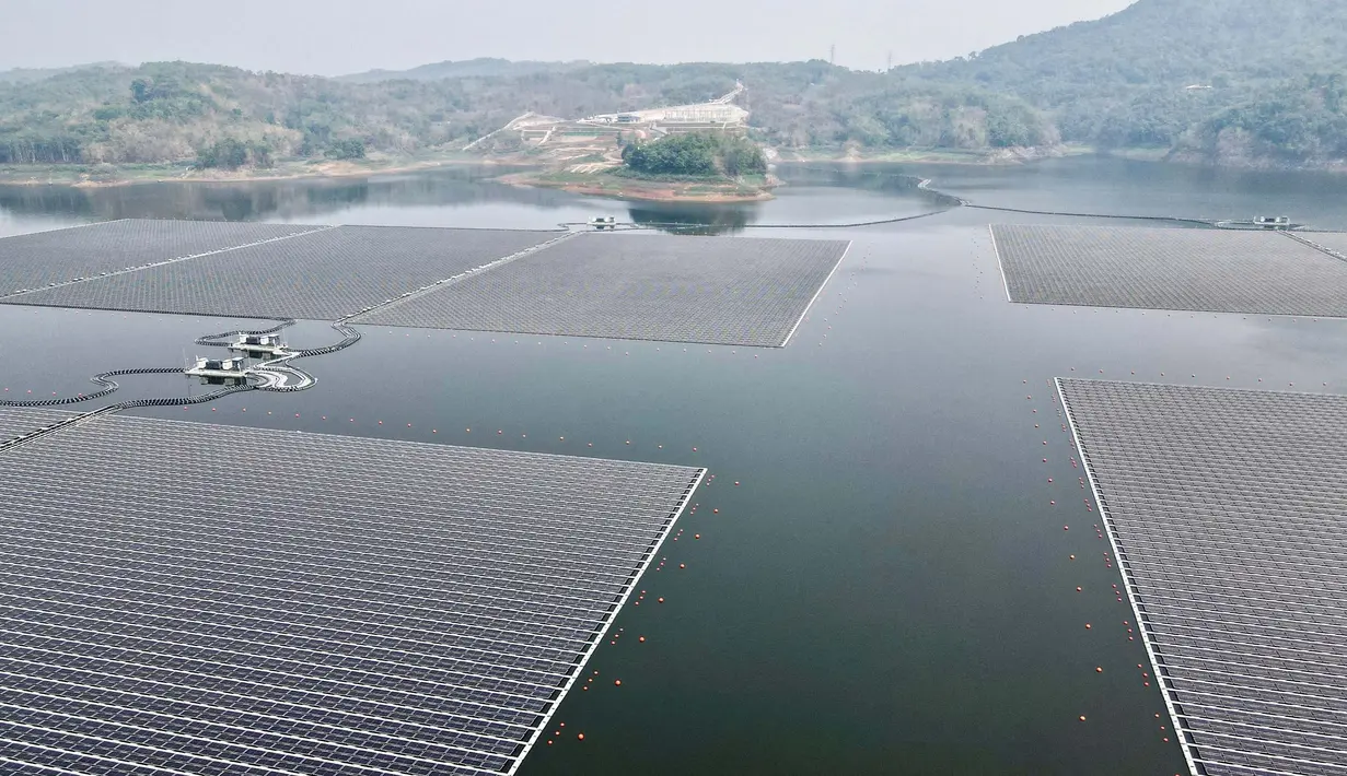 Terbesar di Asia Tenggara, Ini Potret Udara PLTS Terapung Cirata - Foto ...