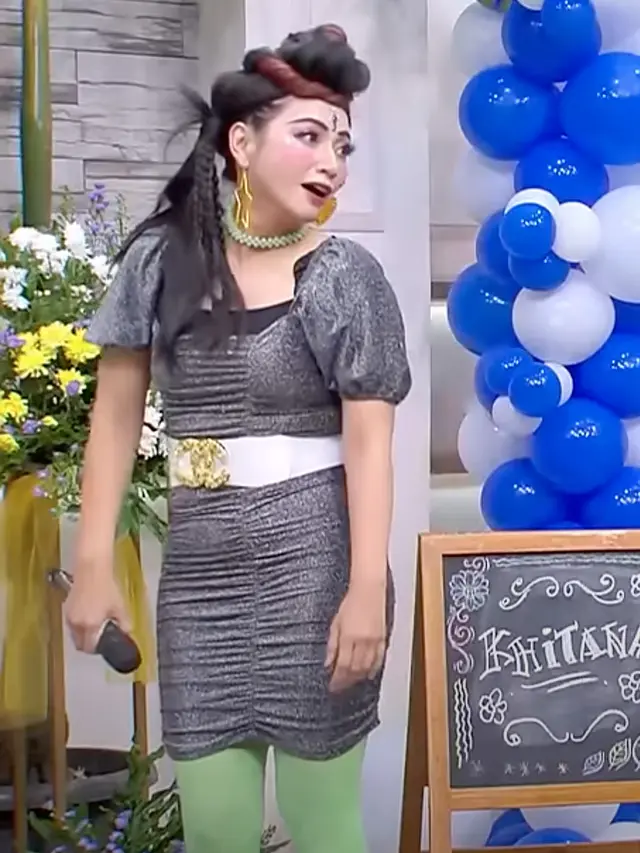 6 Potret Hesti Purwadinata Cosplay Jadi Dewi Perssik Nyanyi Gudang Gula Jaya, Viral Banjir ...