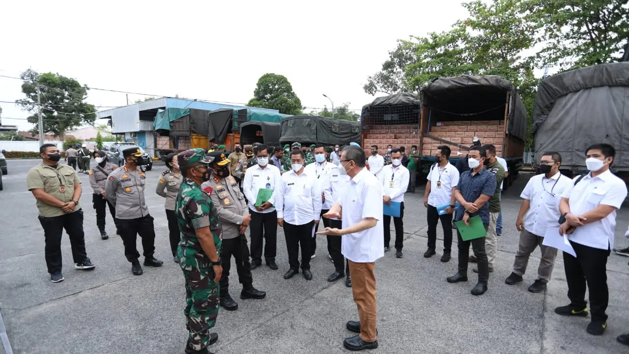 PT Salim Ivomas Pratama Apresiasi TNI-Polri Bantu Distribusikan Minyak ...