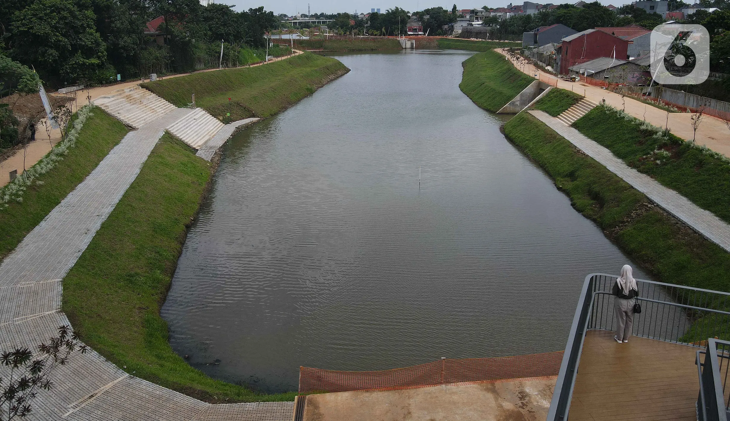 Menikmati Akhir Pekan di Ruang Limpah Sungai Brigif - Foto Liputan6.com