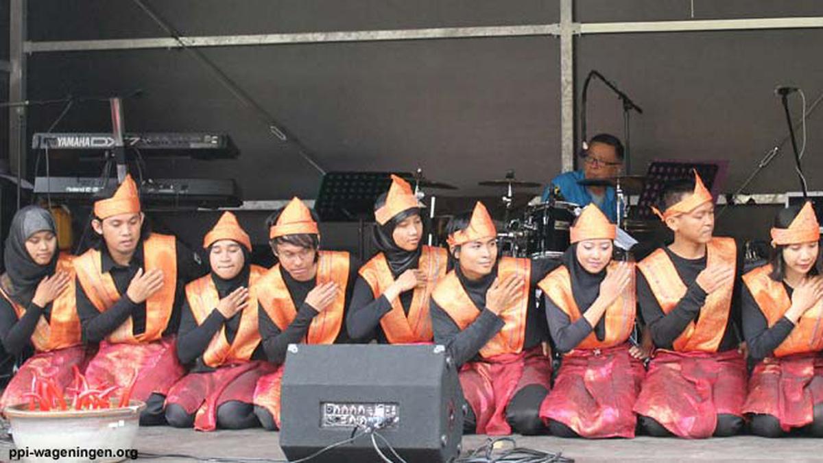 Hebatnya, Tim Tari Saman Pelajar Indonesia Sabet Juara di Inggris ...