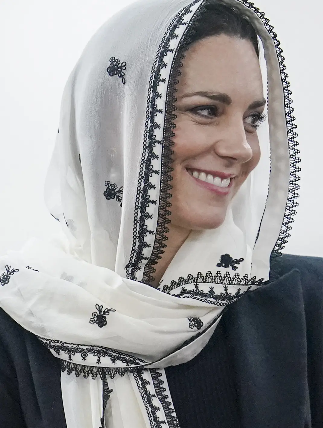 Deretan Potret Kate Middleton Cantik Berkerudung, Bertemu Penyelenggara ...