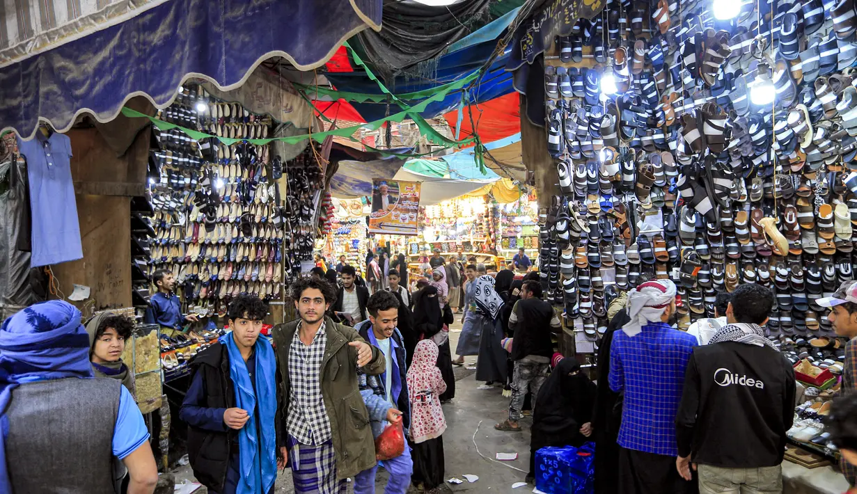 FOTO: Suasana Pasar di Kota Yaman Jelang Lebaran - Foto Liputan6.com