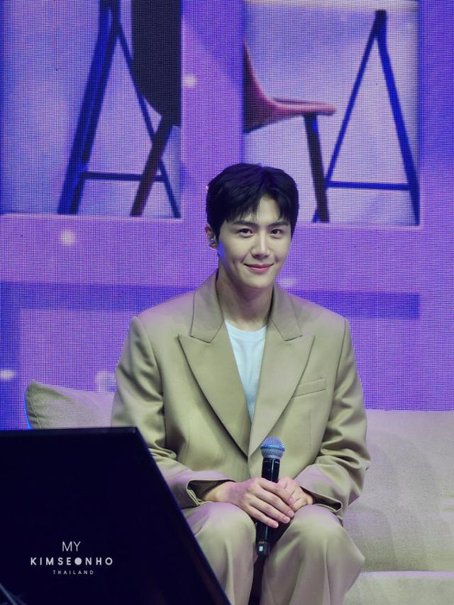 Kim Seon Ho Jadi Aktor Pertama Korea Selatan yang Fan Meeting di ...