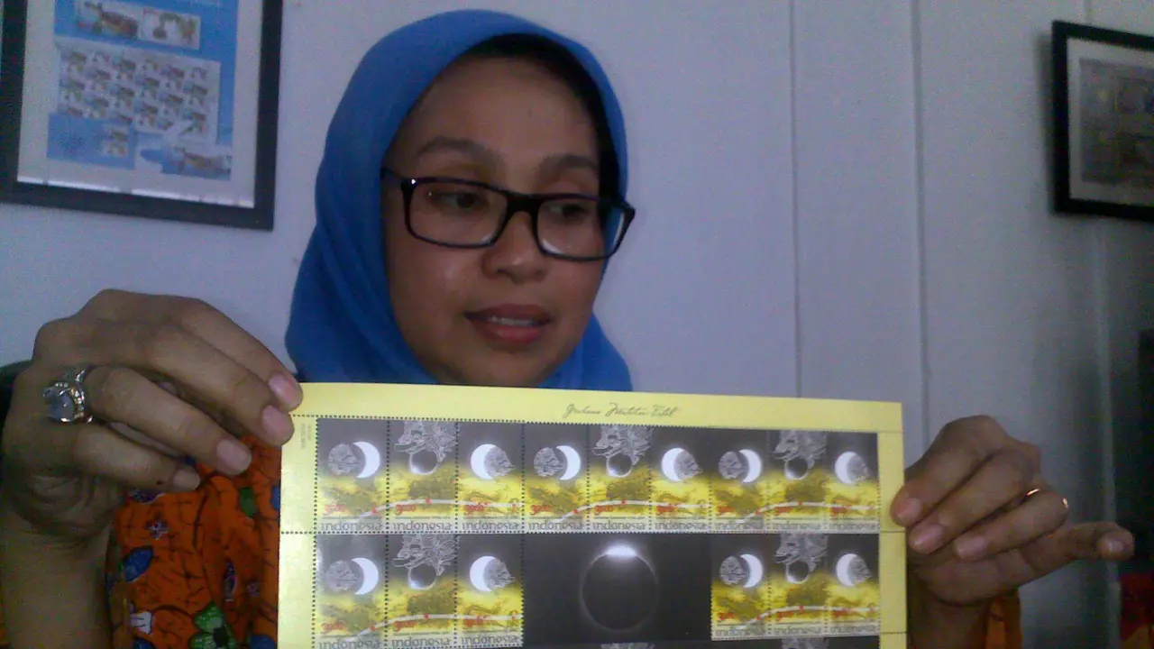 Perangko Edisi Gerhana Matahari Total Laris Manis di Bandung - Regional Liputan6.com