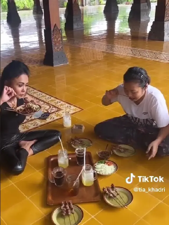 Yuni Shara Makan Lesehan di Lantai saat Jadi Tamu Soimah di Yogyakarta, Dukung Tuan Rumah Jadi ...
