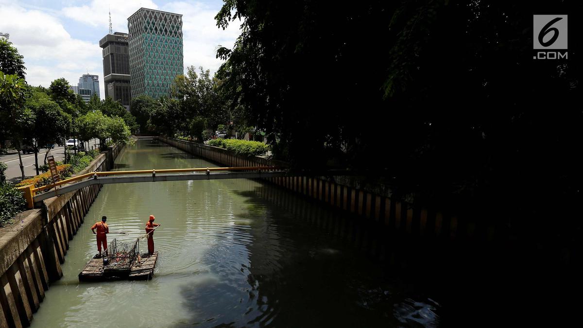 PHOTO: Antisipasi Banjir, Kali Cideng Terus Dijaga Kebersihannya - Foto Liputan6.com