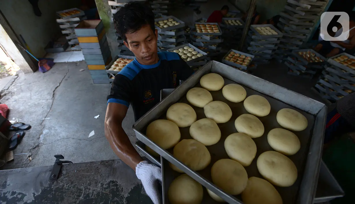 FOTO: Mengintip Proses Pembuatan Roti di Industri Rumahan - Foto ...