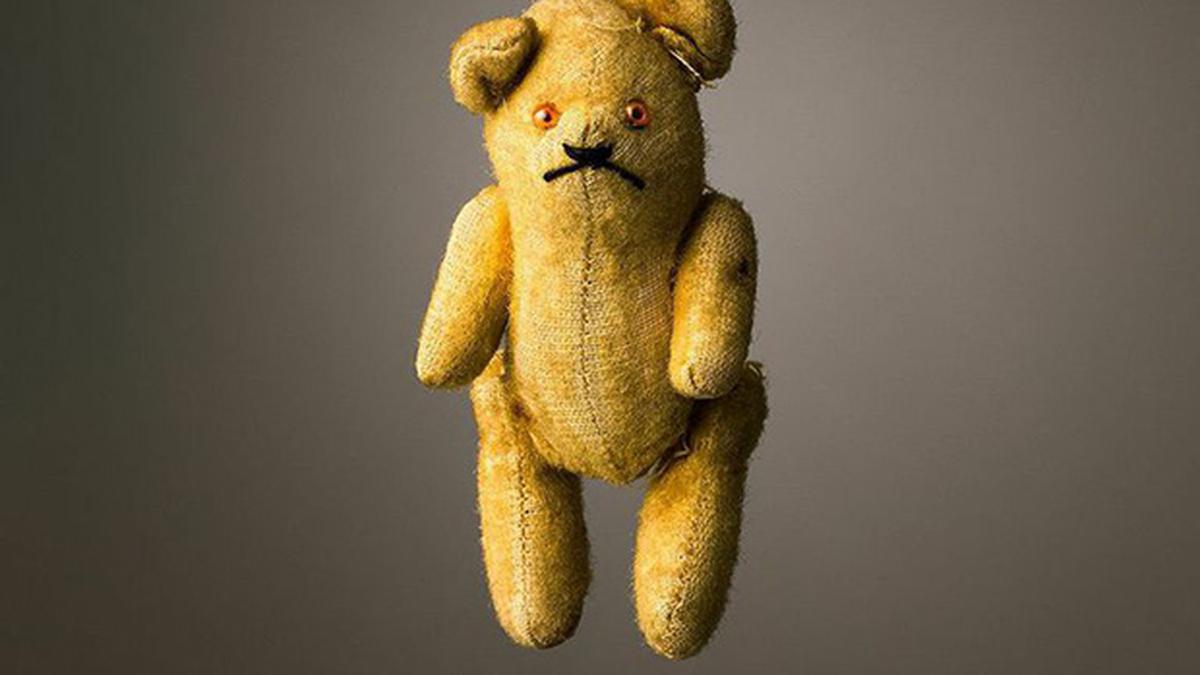 11 Boneka Ini Punya Nama dan Kisah Mengharukannya Sendiri