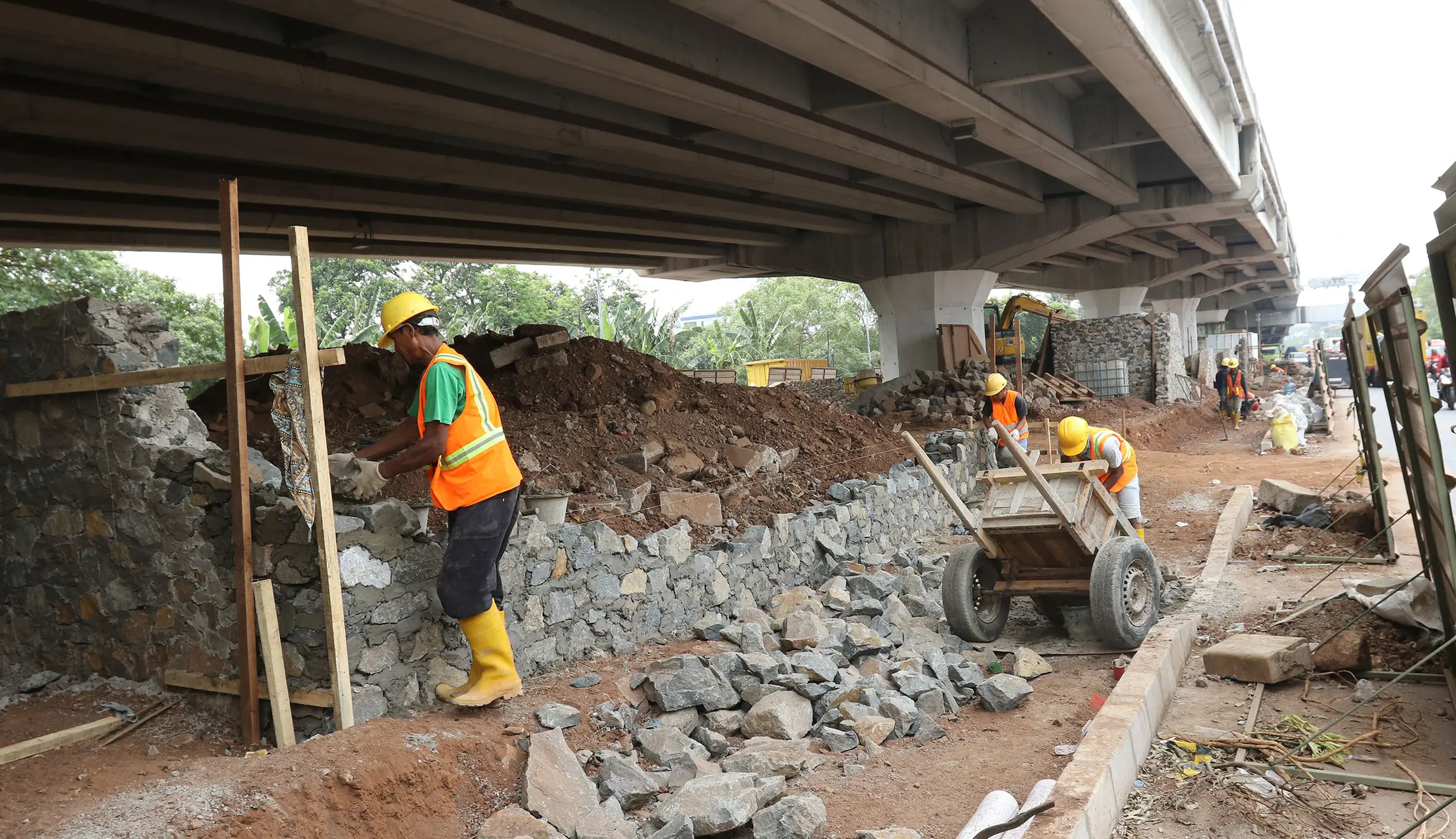 FOTO: Menengok Pembangunan Skate Park di Kolong Flyover Pasar Rebo ...