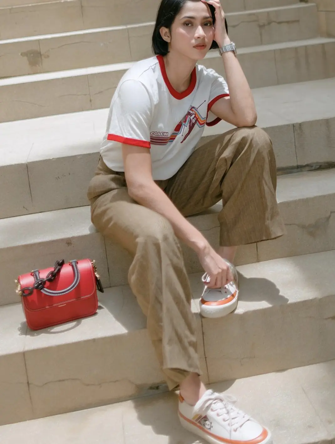 6 Aksi Gaya Aghniny Haque dengan Esensi Gaya Sportcore Aesthetic yang ...