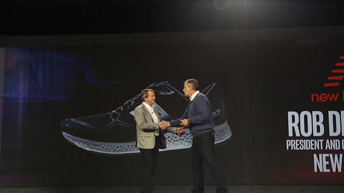 New Balance dan Intel Rancang Smartwatch