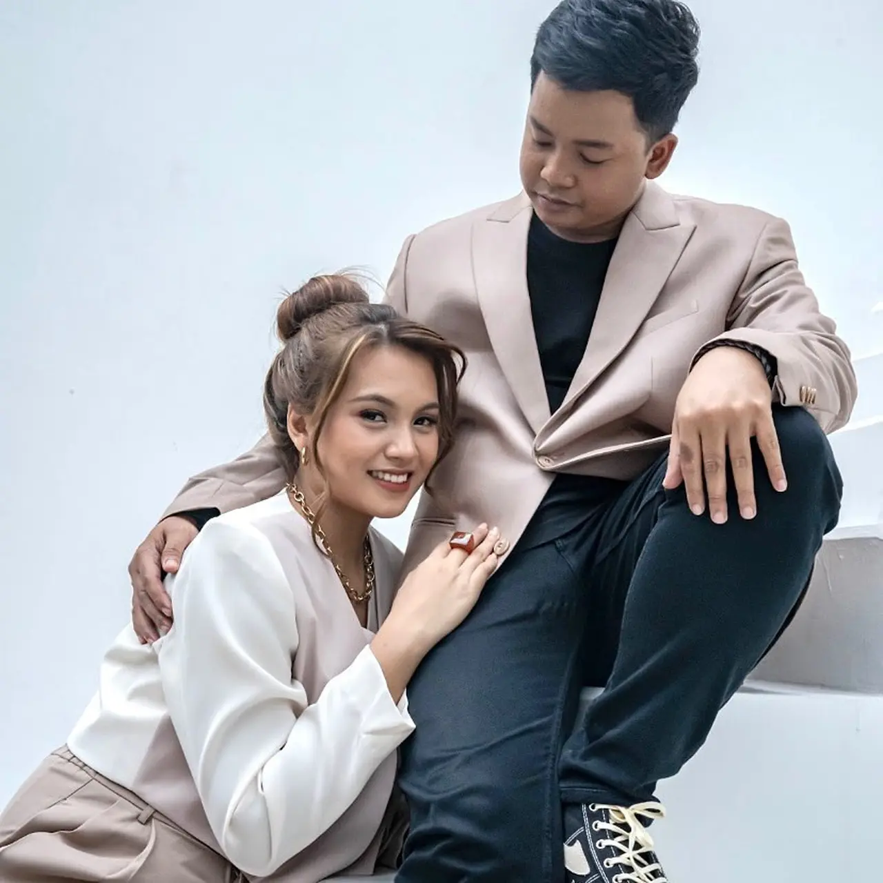 Potret Mesra Dustin Tiffani dan Ditha Rizky Amalia, yang Kini Resmi Bertunangan - Citizen6 ...